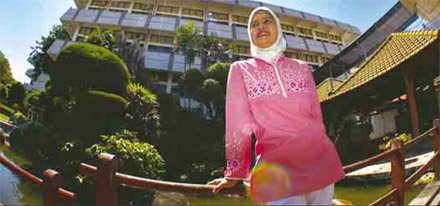 Prof Dr Yusti Probowati Rahayu dan Analisisnya tentang Jagal Asal Jombang - Universitas Surabaya ...