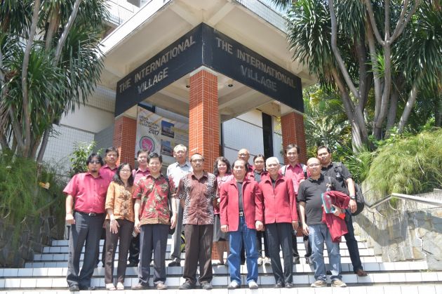 UBAYA PERKUAT JEJARING AKADEMIK DENGAN FKST UNDHIRA BALI - Universitas ...