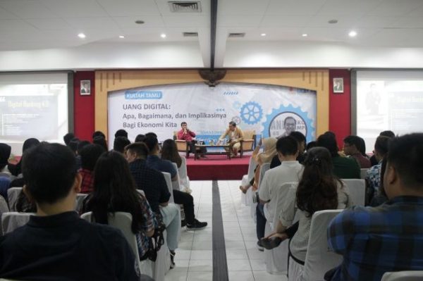 FBE Ubaya Hadirkan Praktisi Bidang Keuangan - Universitas Surabaya (UBAYA)