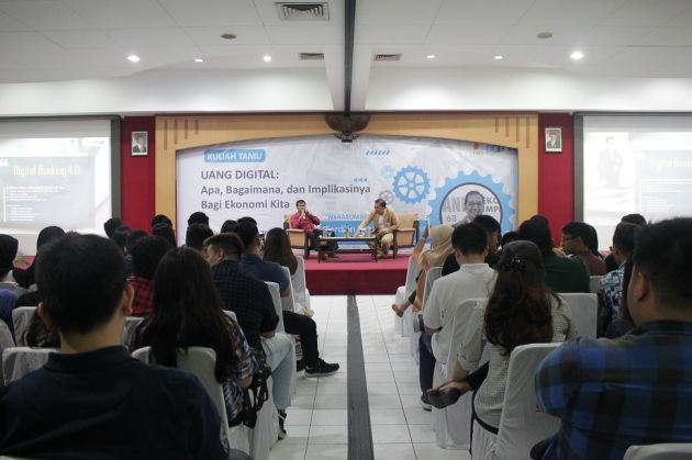 FBE Ubaya Hadirkan Praktisi Bidang Keuangan - Universitas Surabaya (UBAYA)