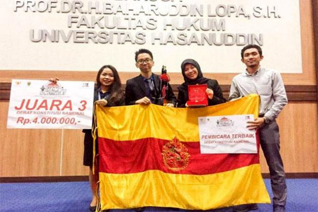 Tim FH Ubaya Rebut Juara di Kompetisi Debat Nasional Gebyar Konstitusi ...