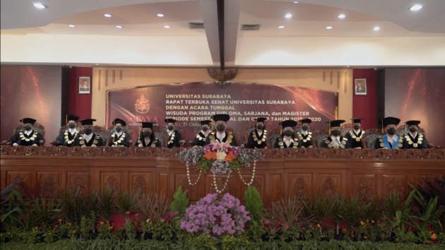 Gelar Wisudawan Daring Perdana, Ubaya Serahkan 1168 Wisudawan Kepada ... Gelar Wisudawan Daring Perdana, Ubaya Serahkan 1168 Wisudawan Kepada ...