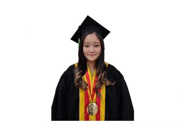 Teliti Pengganti Kantong Plastik Sintetik, Wisudawati Teladan ...