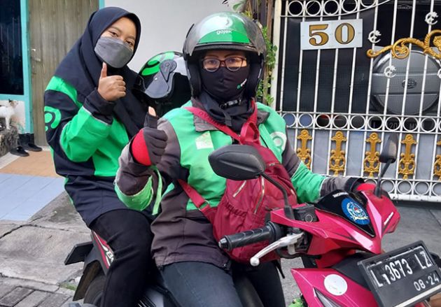 Ibu-Anak Jadi Mitra Gojek untuk Menopang Ekonomi Keluarga - Universitas ...