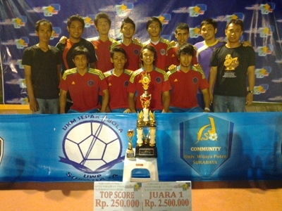 Tim Futsal Ubaya Berhasil Meraih Dua Juara - Universitas Surabaya (UBAYA)