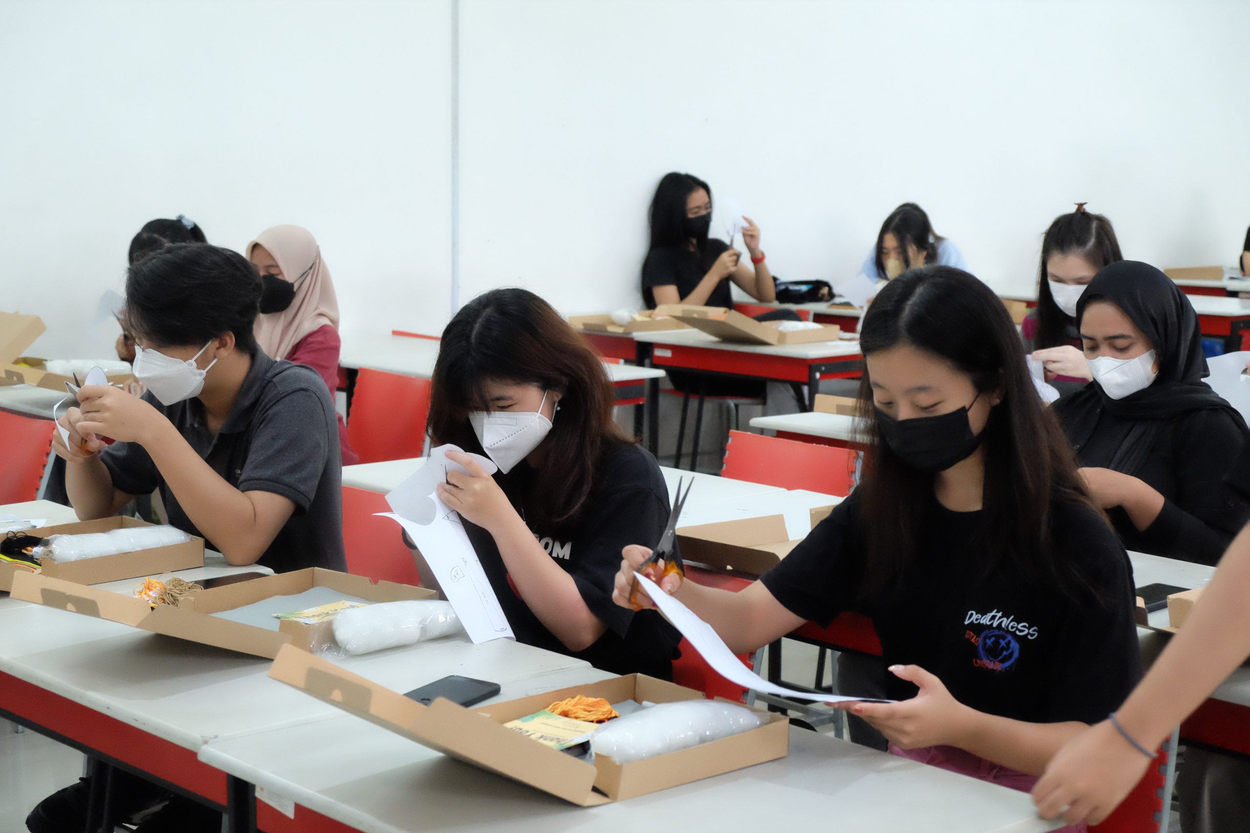 Workshop DIY Fakultas Industri Kreatif Ubaya: Berkreasi Dengan Kain ...