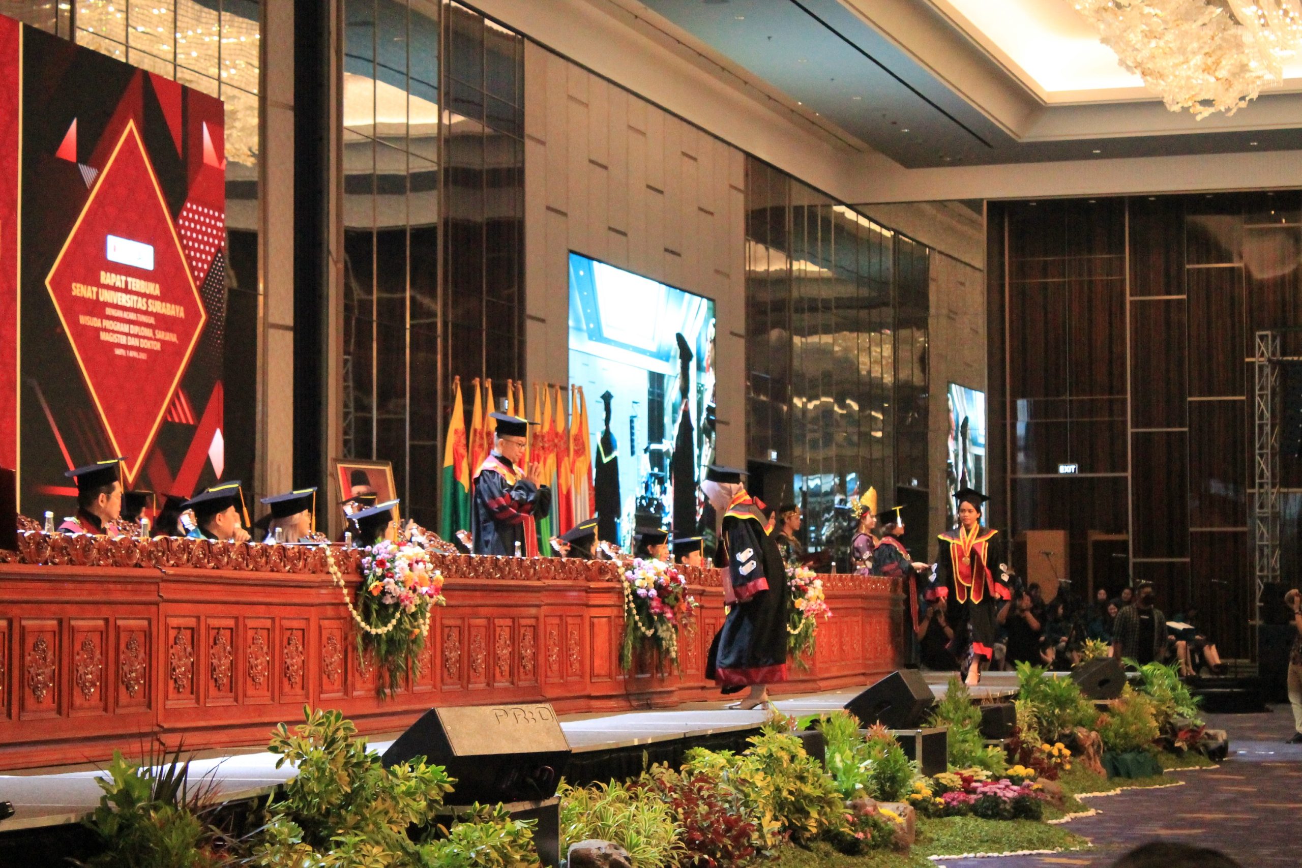 Wisuda 2023, Rektor: Ubaya Adalah Wadah Pembentukan Manusia Seutuhnya ...