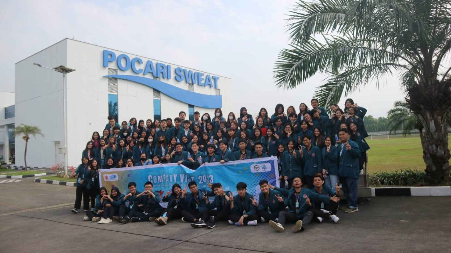 Keseruan Mahasiswa Ubaya Mengikuti Company Visit ke 3 Perusahaan ...