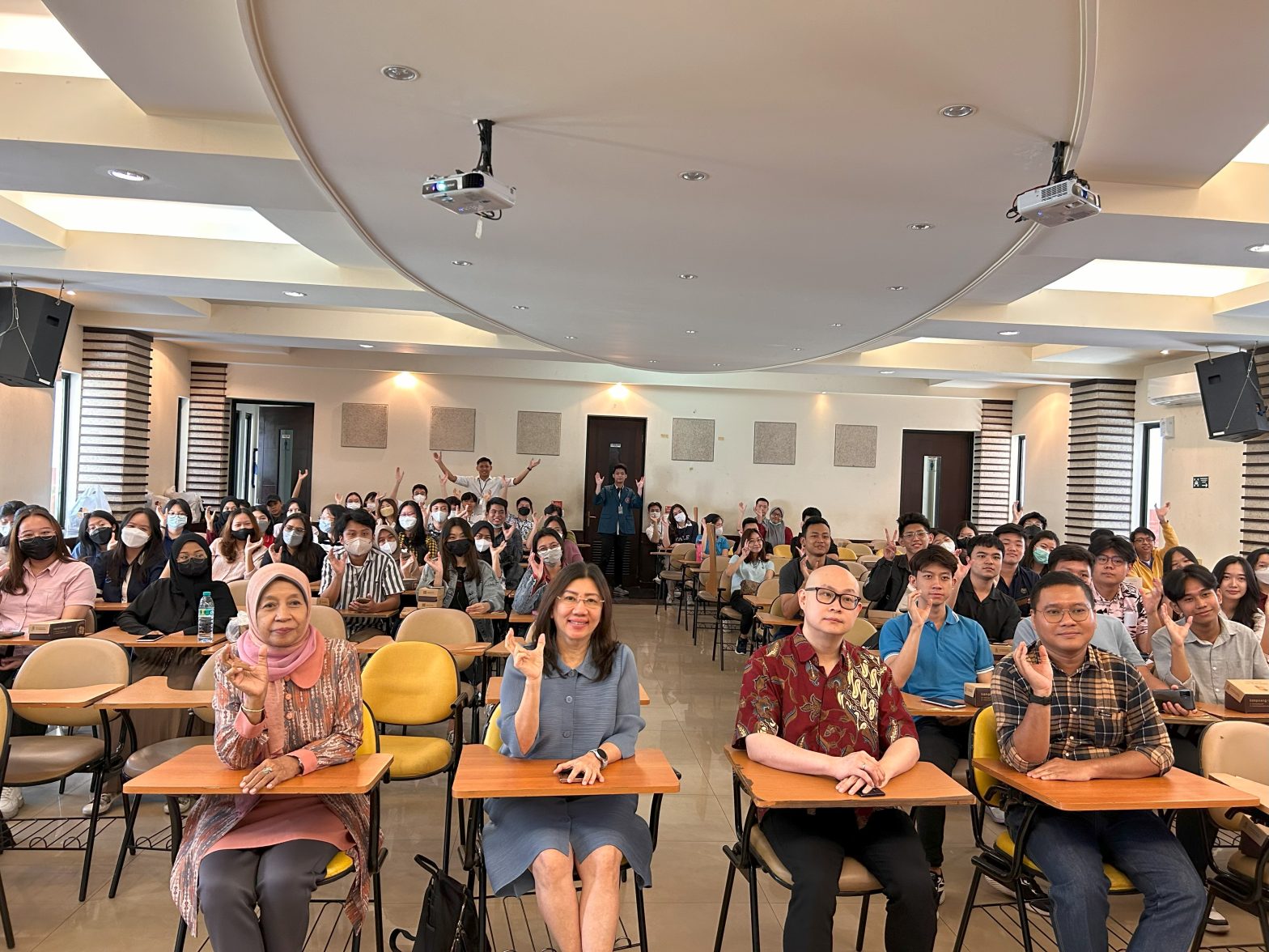 Mahasiswa FBE Kenali Pentingnya Sertifikasi CFA - Universitas Surabaya ...