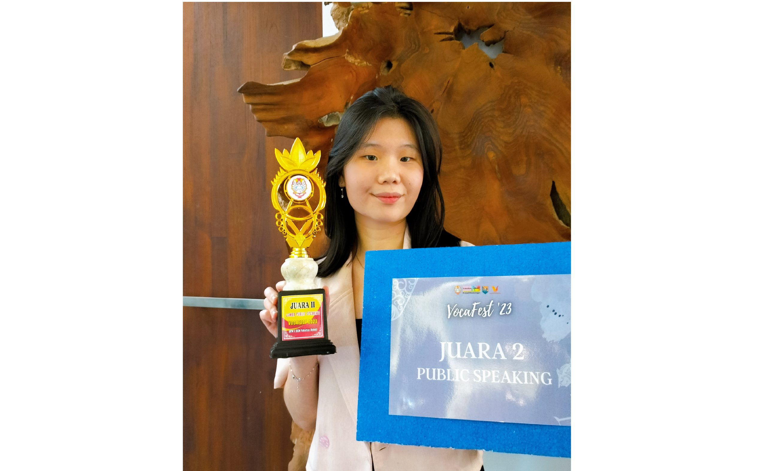 Mahasiswa Ubaya Juara 2 Public Speaking - Universitas Surabaya (UBAYA)