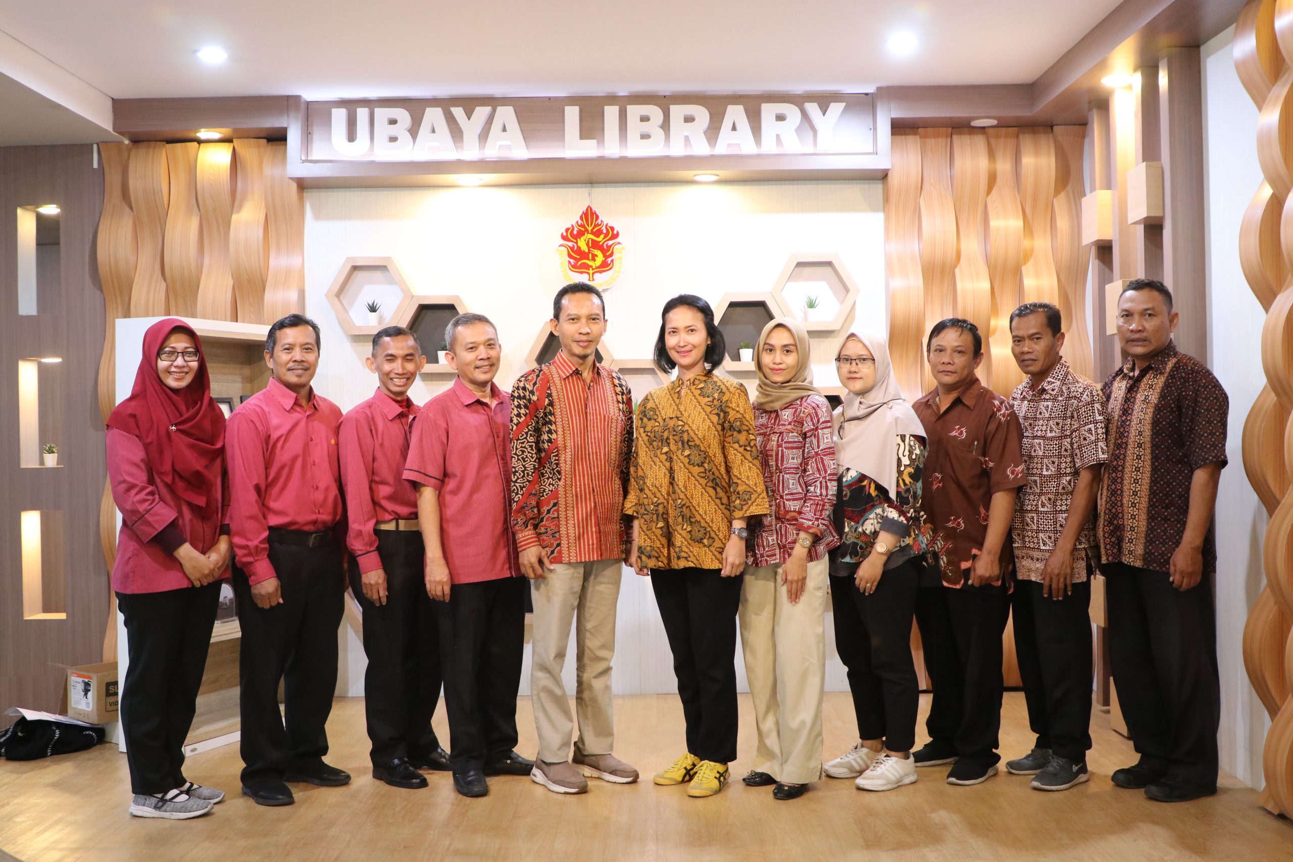 UPN Veteran Kunjungi Perpustakaan Ubaya - Universitas Surabaya (UBAYA)