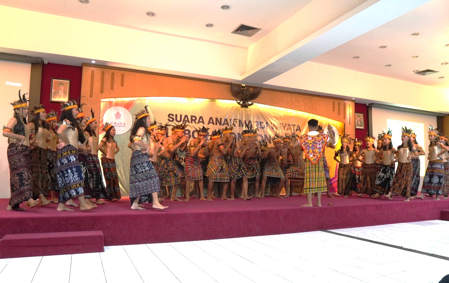 Mampir & Tampil di Ubaya Sebelum Kompetisi Internasional - Universitas ...