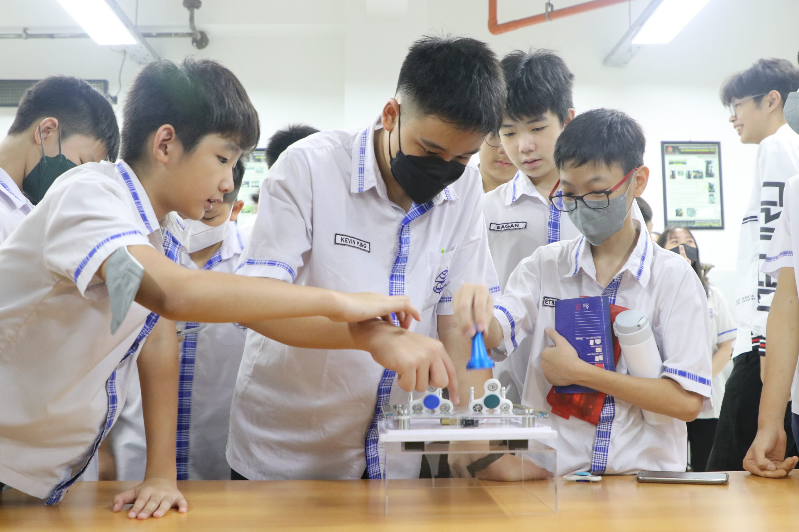 Ilmu dalam Games: Field Trip SMP Gloria 1 di TMM Ubaya - Universitas Surabaya (UBAYA)