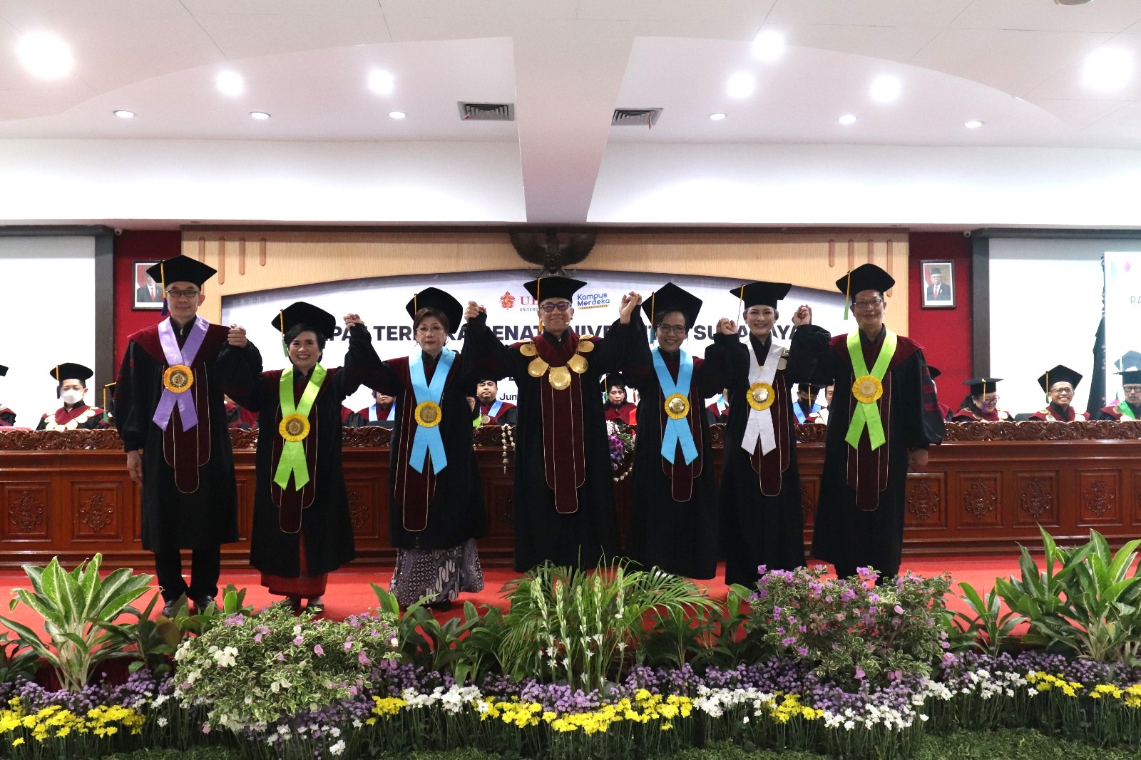 Universitas Surabaya kukuhkan enam guru besar baru - Universitas ...