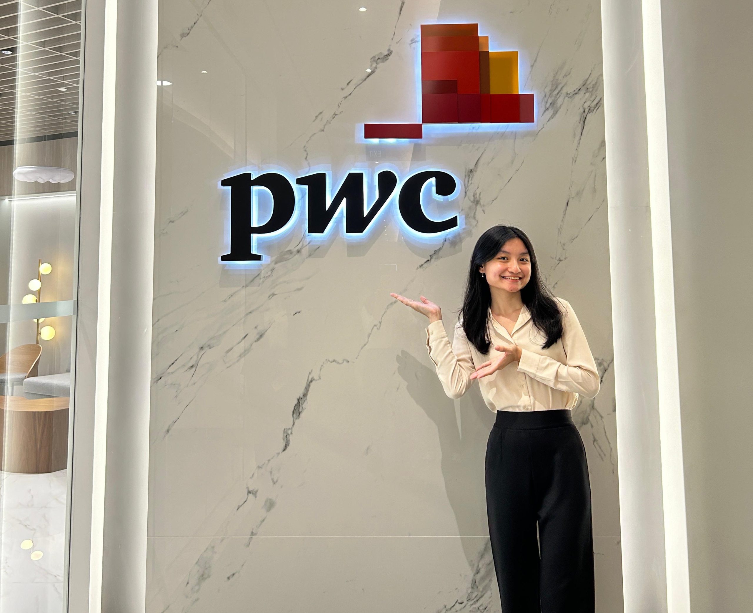 Magang di PwC, Langsung Praktik Audit Perusahaan Internasional - Universitas Surabaya (UBAYA)