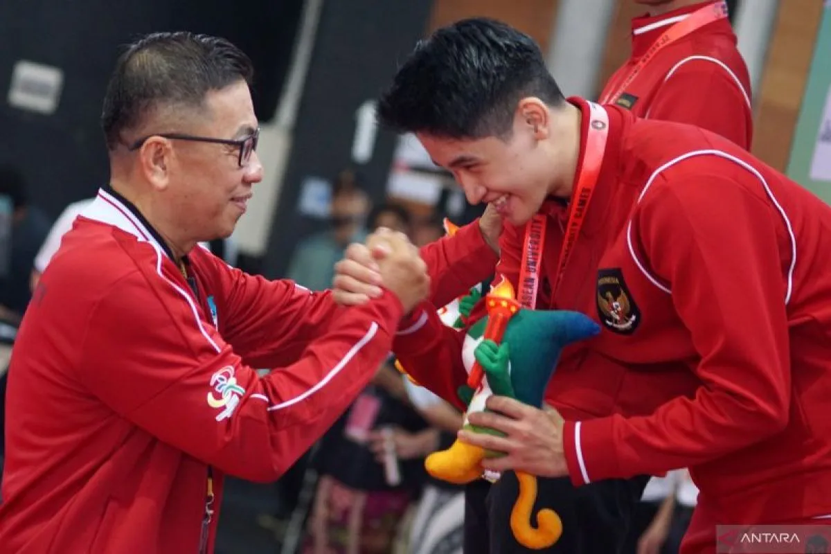 13 mahasiswa Ubaya persembahkan 8 medali untuk Indonesia di AUG 2024 ...