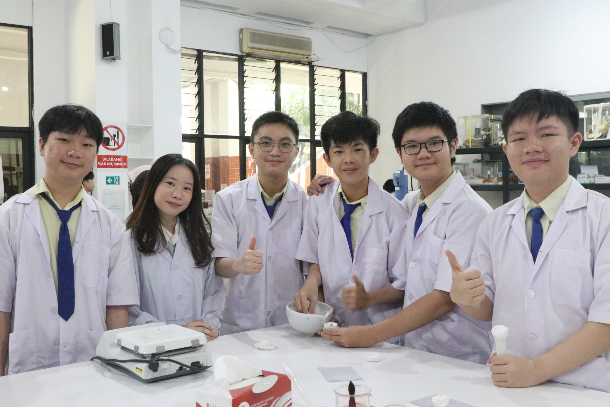 Rombongan Siswa JAC School Bikin Sunscreen Cream dan Belajar Desain ...